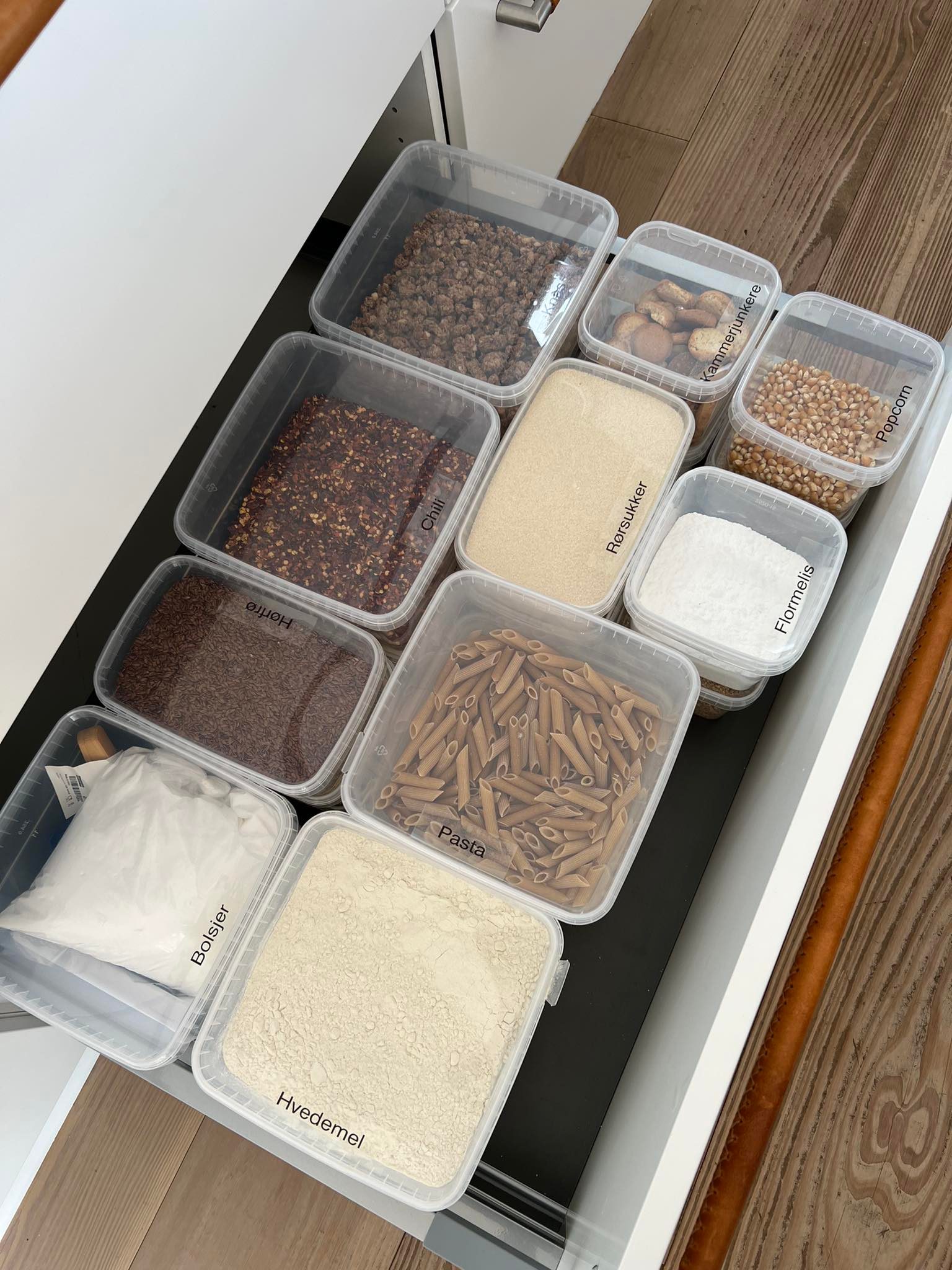 Opbevaring af madvarer i transparente bøtter - Simple Life